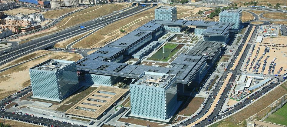 Telefónica busca inquilino: pone en alquiler uno de los edificios de su ...