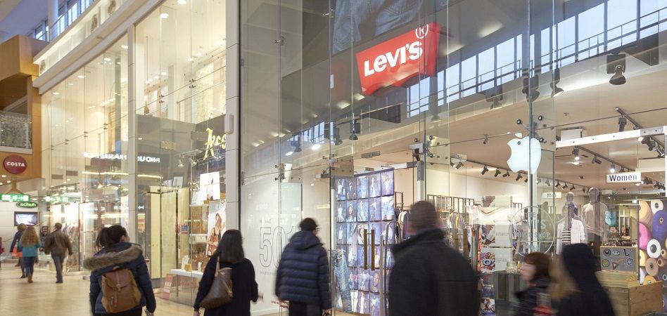 Intu, atrapada por la moda: el sector copa el 28% de sus ingresos por ...